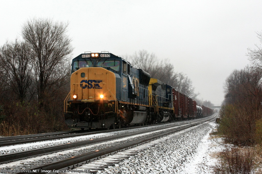 CSX 4810 and train Q438